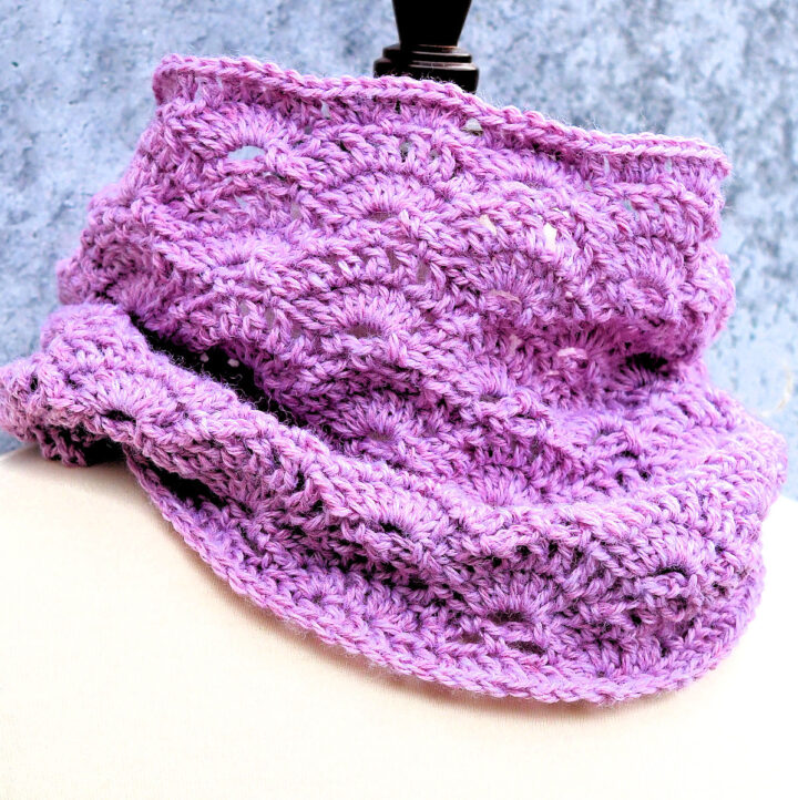 Petticoat Lace Cowl Free Crochet Pattern - Make It Crochet